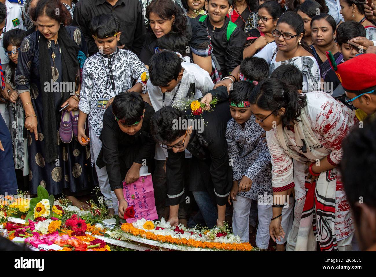 People pay homage to the martyrs of Language Movement in 1952, at the ...