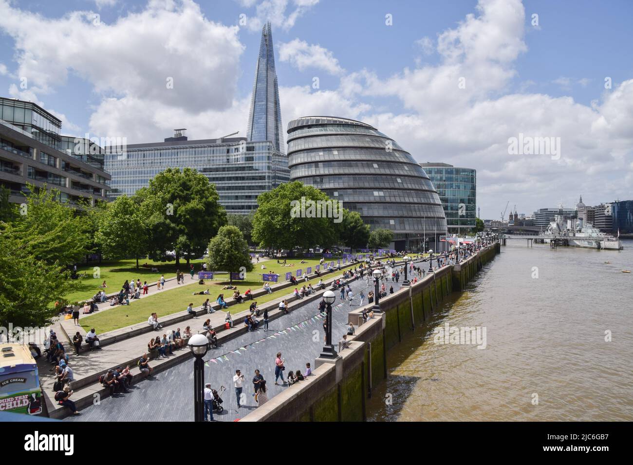 London, UK. 10th June 2022. The Queen's Walk promenade view from Tower ...