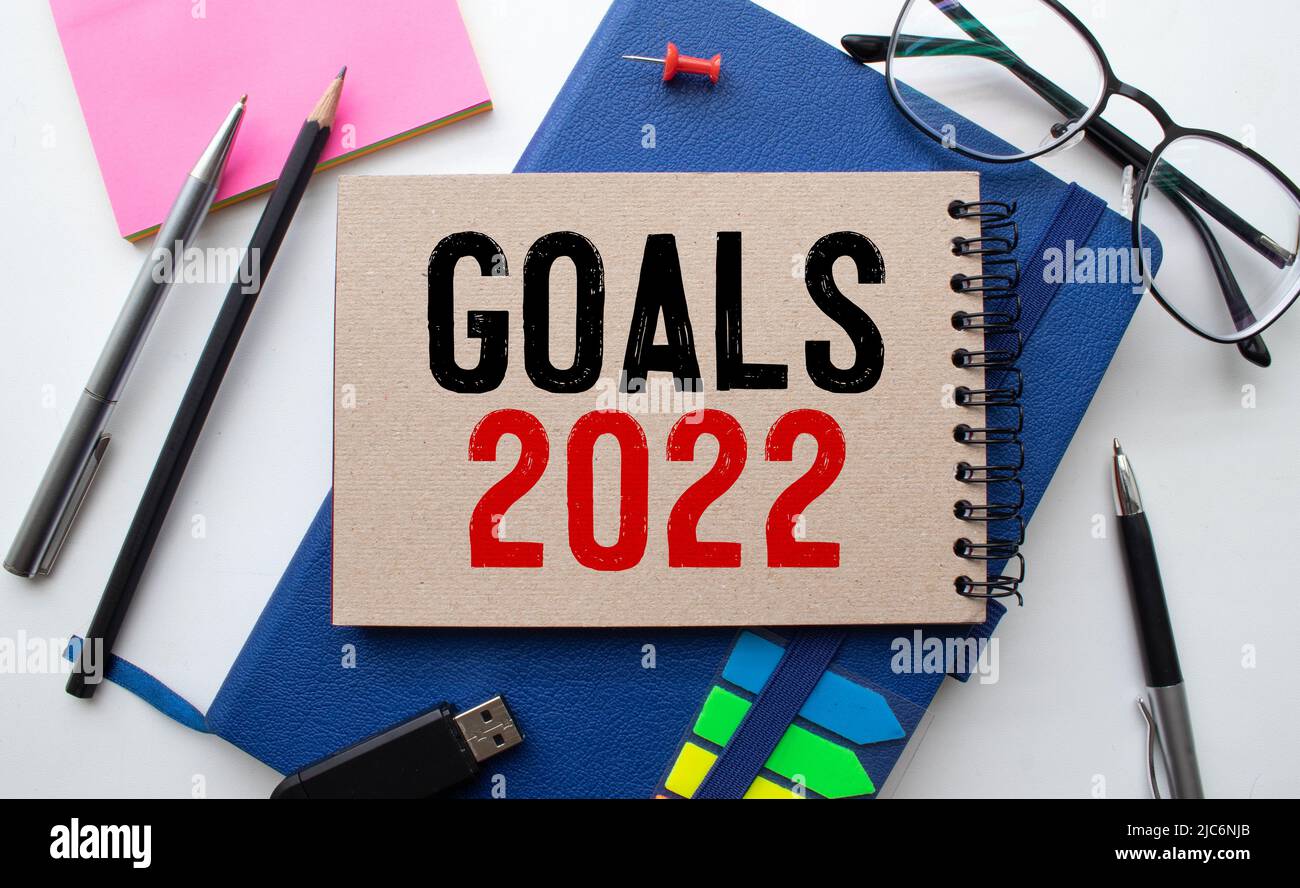 goals 2022 text on paper on the chart background with pen Stock Photo ...