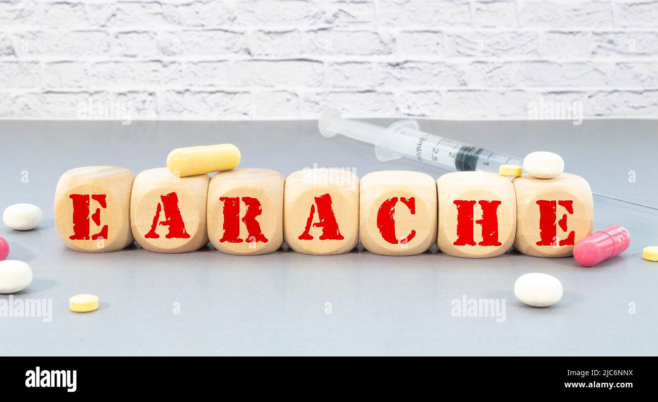 Earache, word cube with background Stock Photo - Alamy