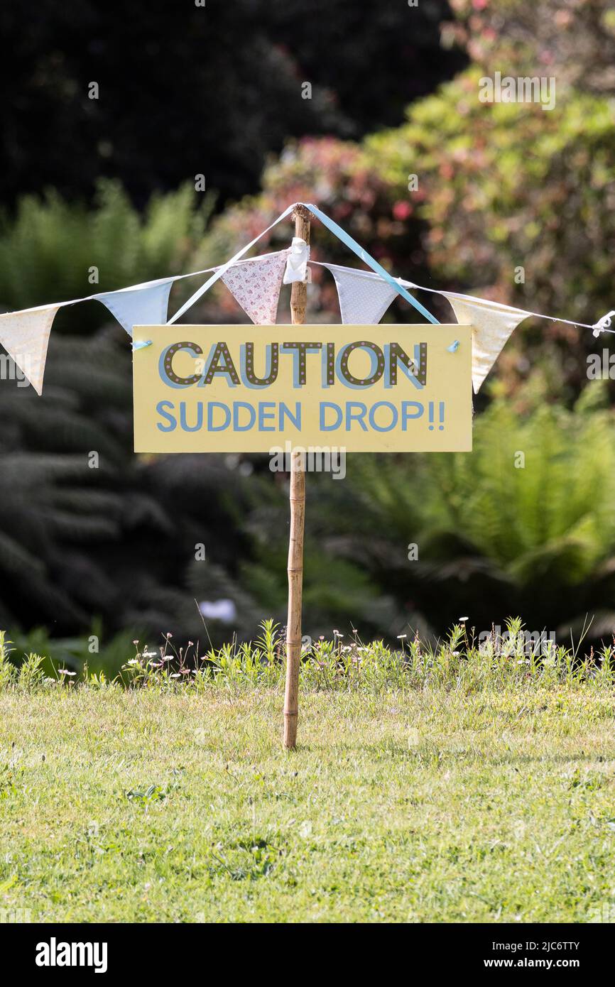 Garden warning sign hi-res stock photography and images - Alamy