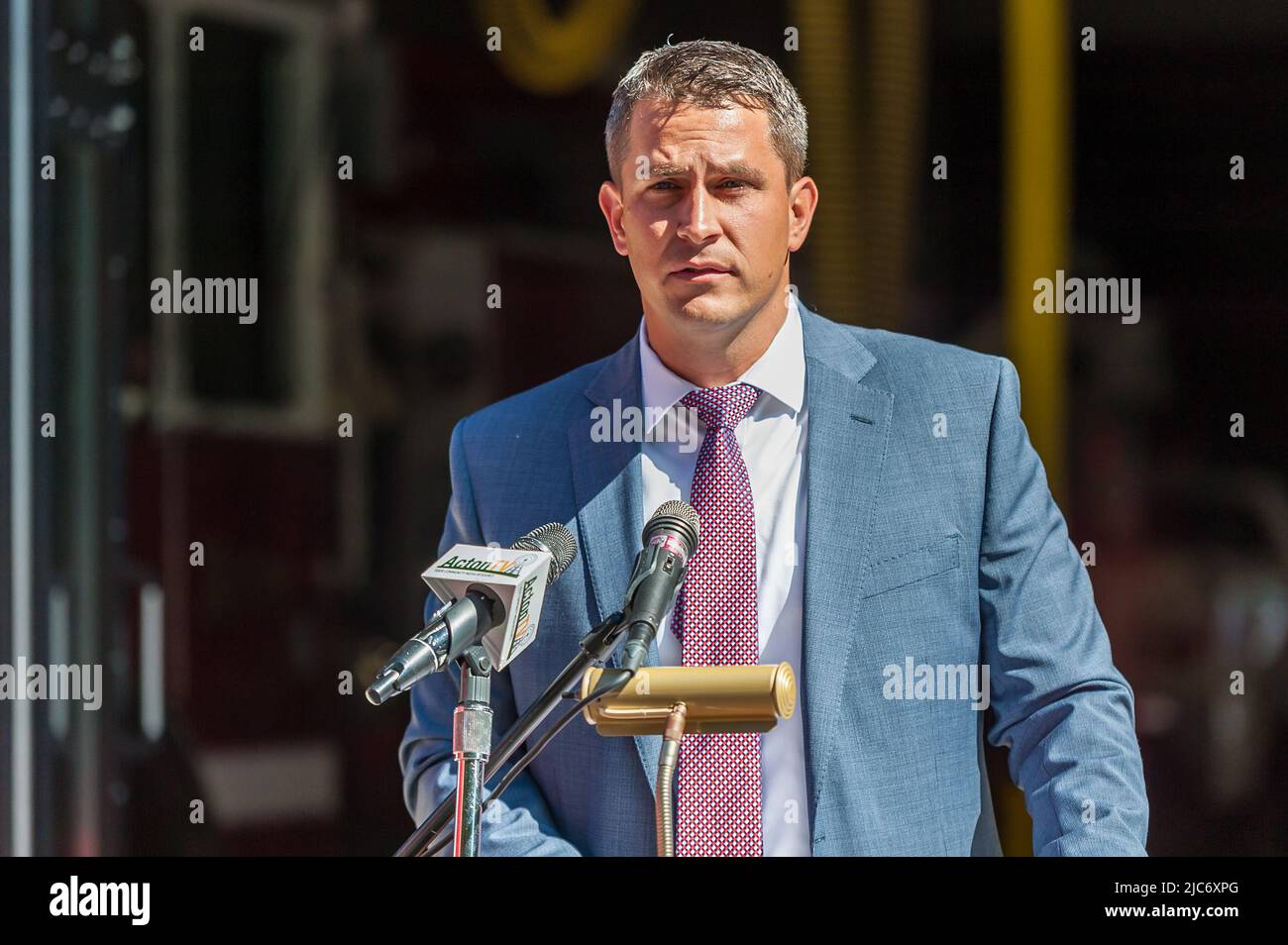 John mangiaratti acton town manager hi-res stock photography and images ...