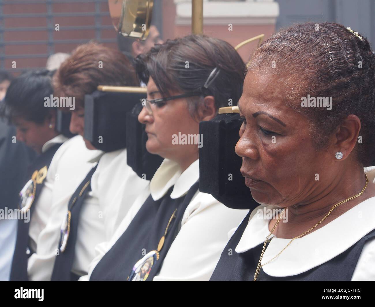 Hundreds of people accompanied the images of the Quechua-speaking ...