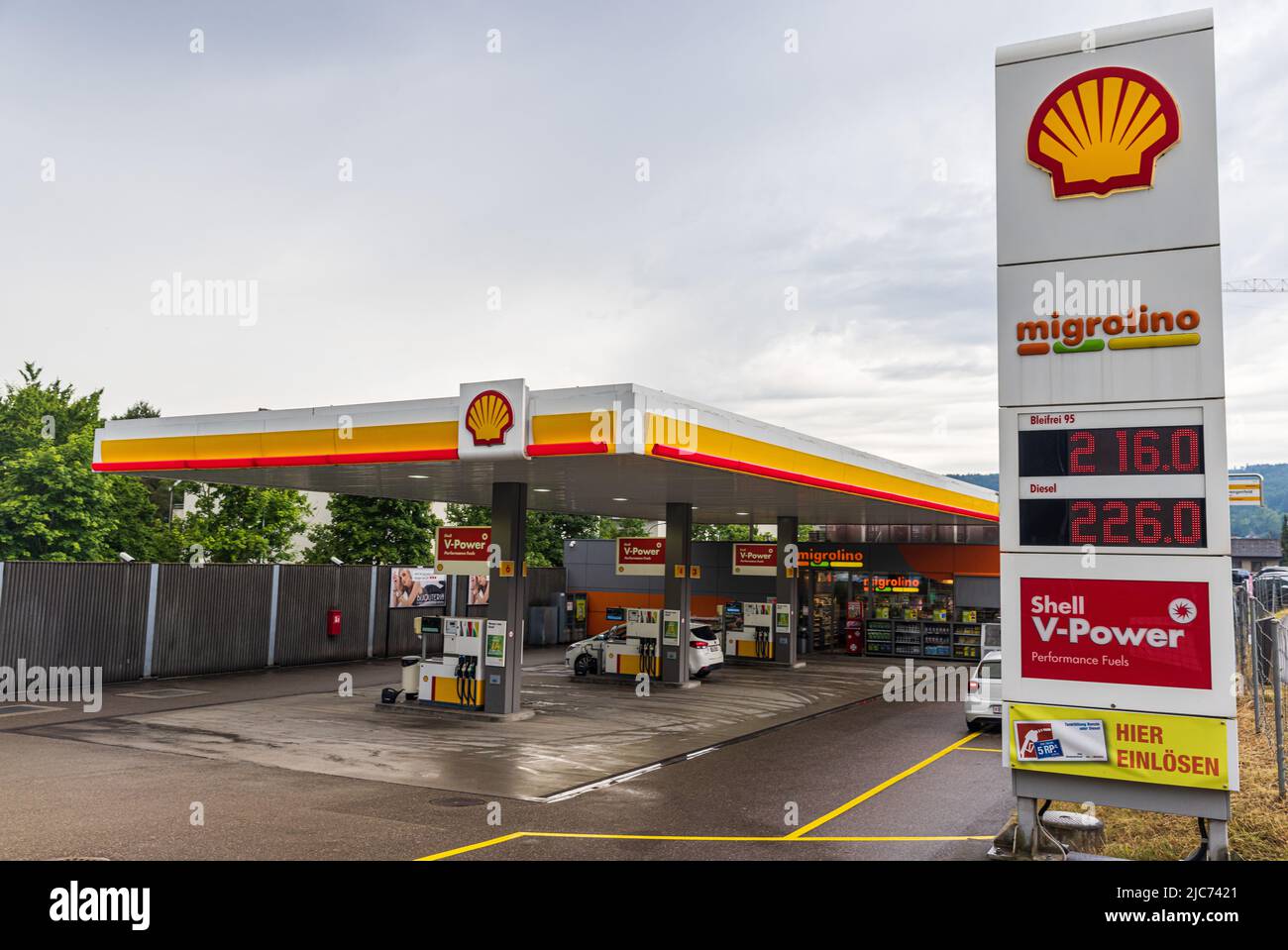 Gas pump screen hi-res stock photography and images - Alamy