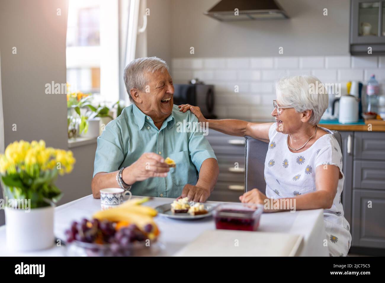 Senior married couple breakfast hi-res stock photography and images - Alamy