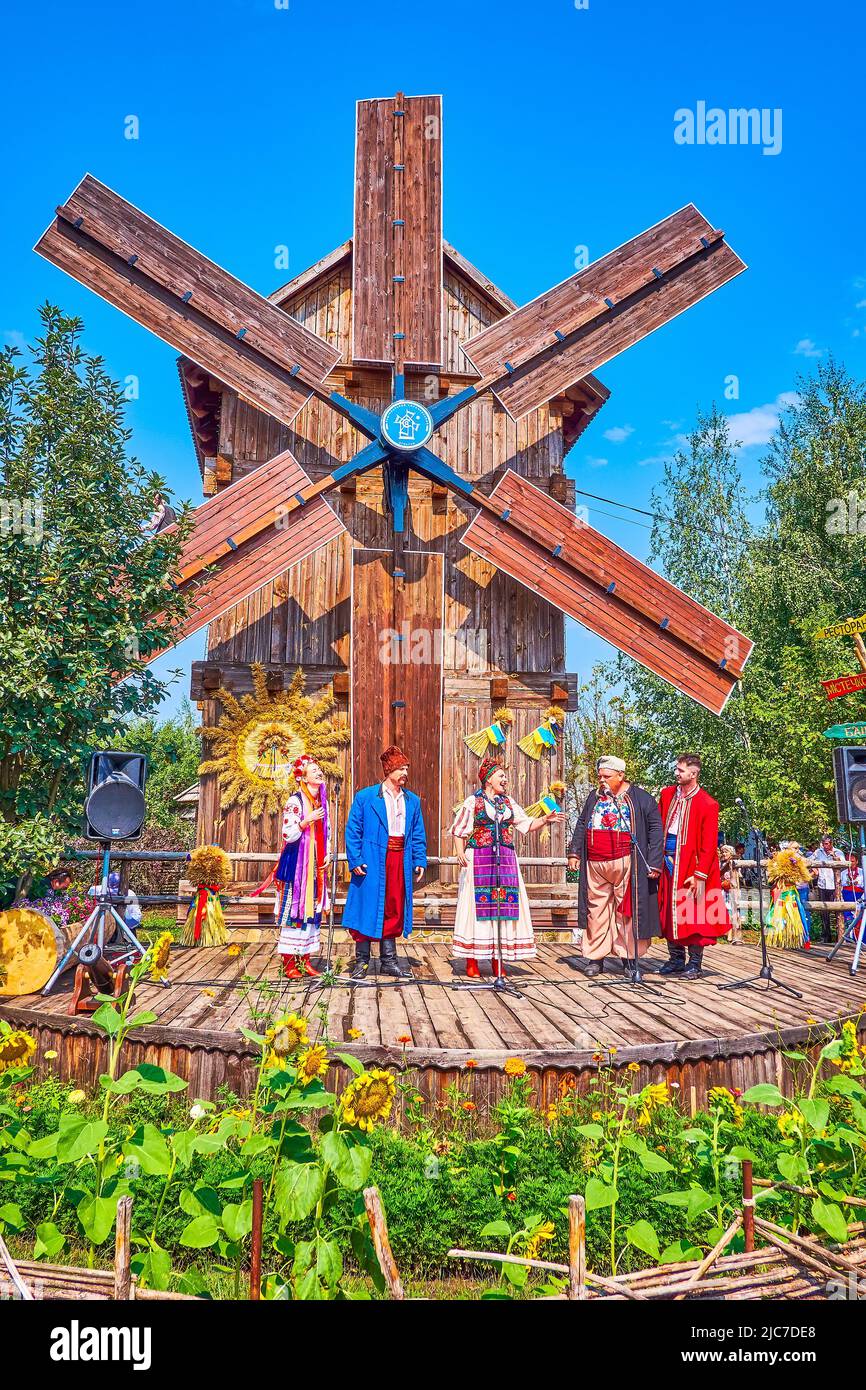 SOROCHYNTSI, UKRAINE - AUGUST 19, 2021: The performance on the scene at ...
