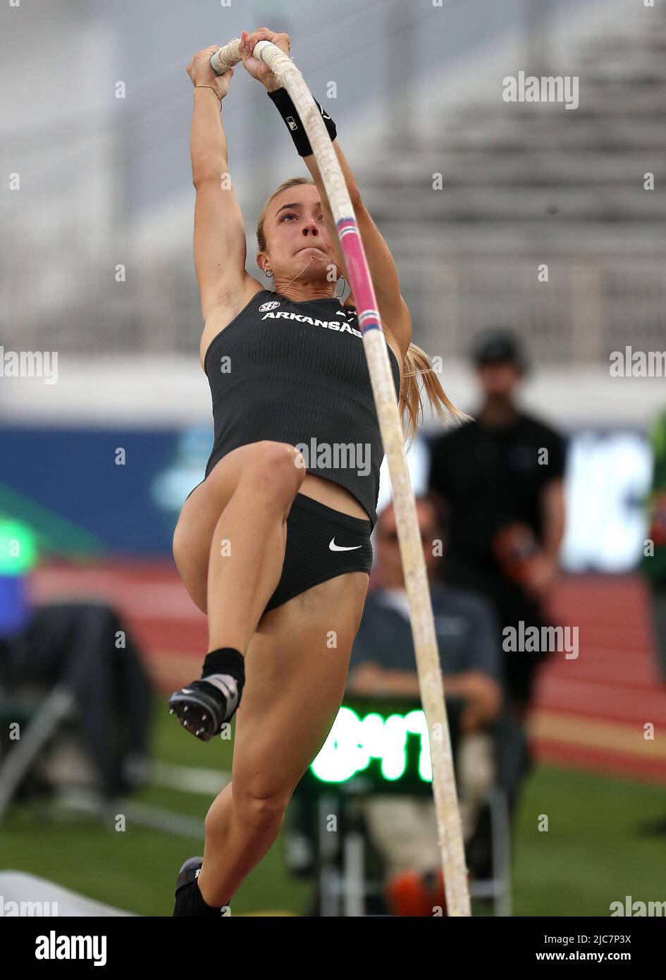 Womens pole vault finals hi-res stock photography and images - Alamy