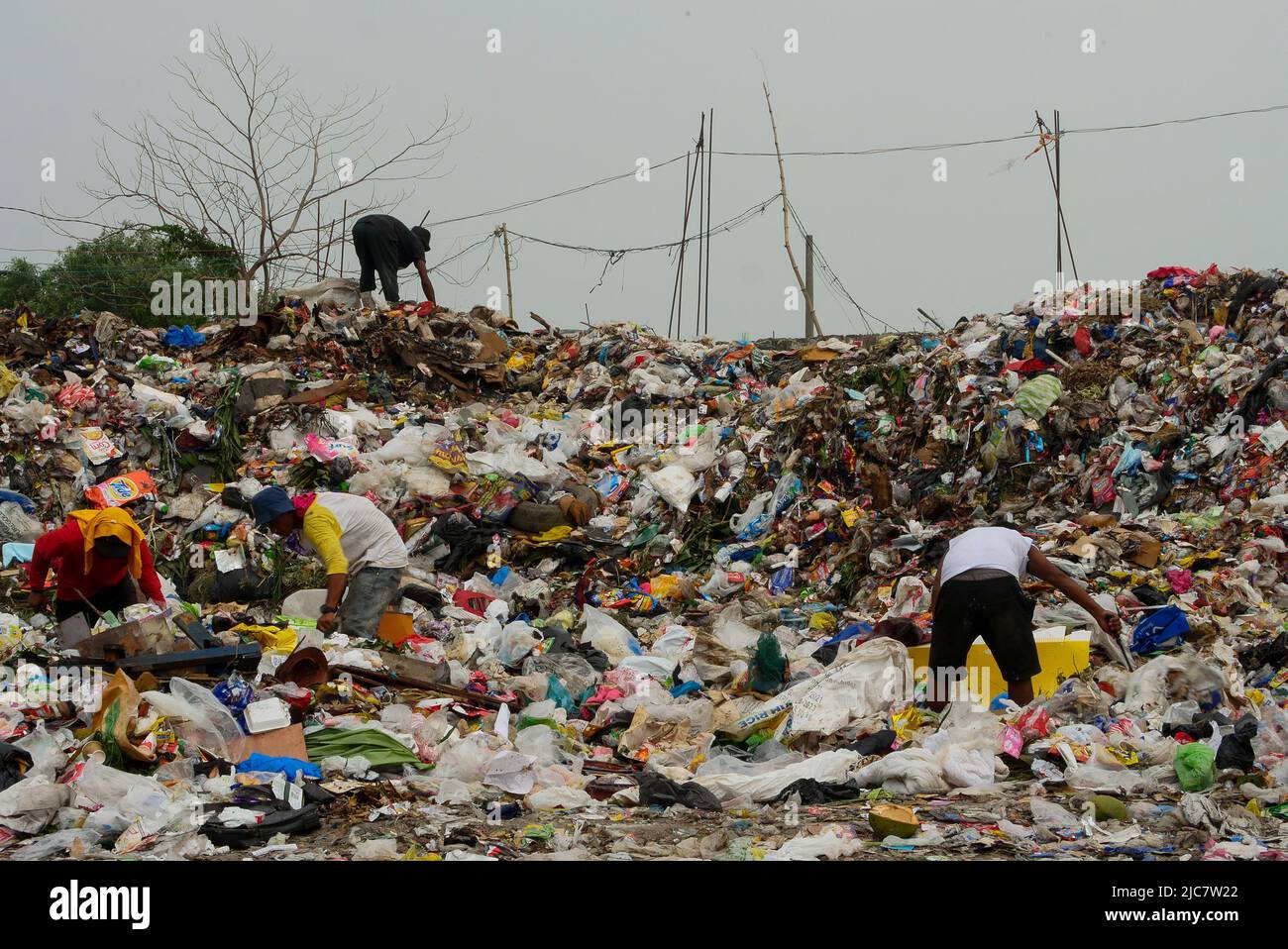 June 8, 2022, Rizal, Philippines: Waste pickers digs through the piles ...
