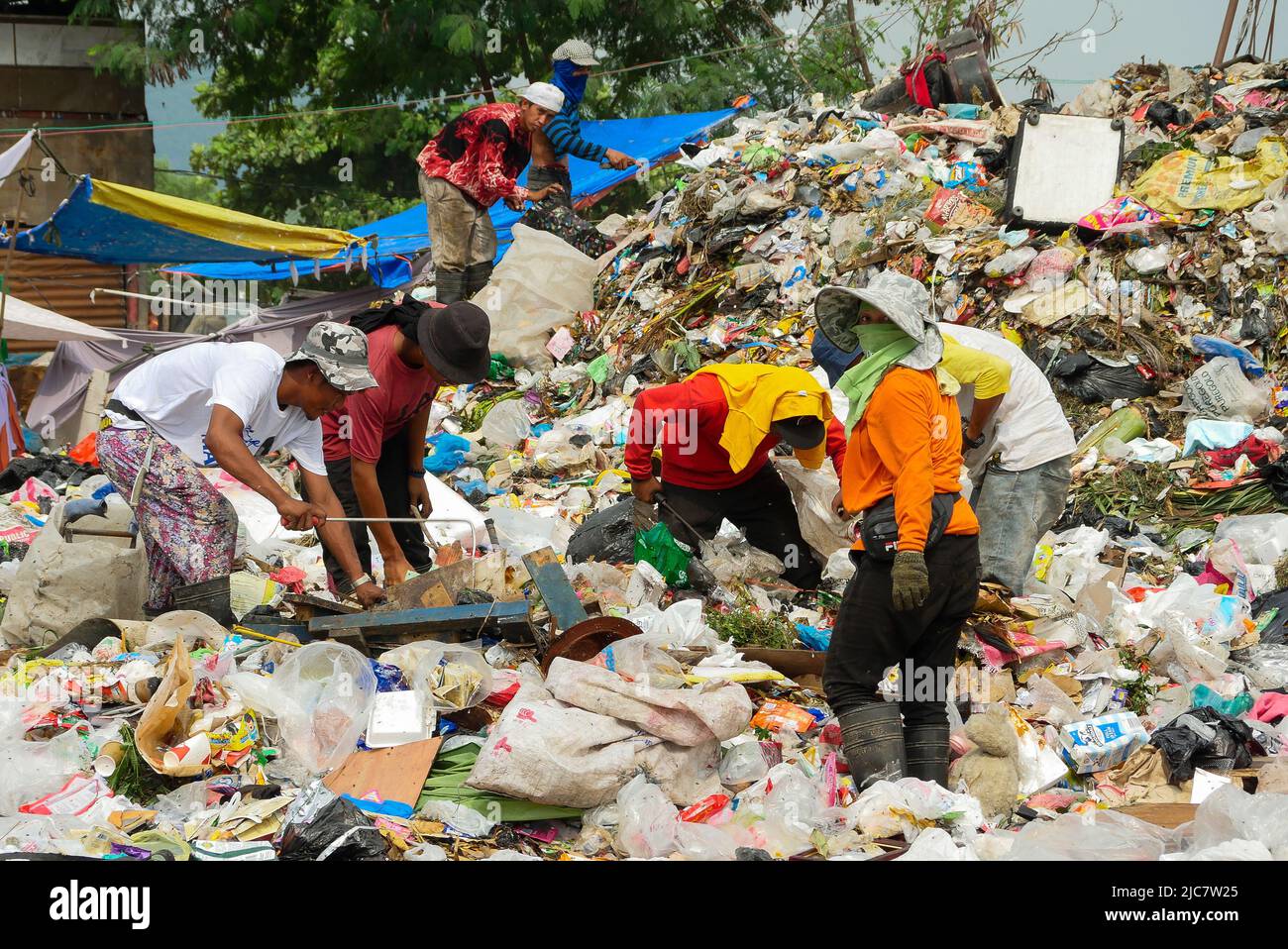 June 8, 2022, Rizal, Philippines: Waste pickers digs through the piles ...