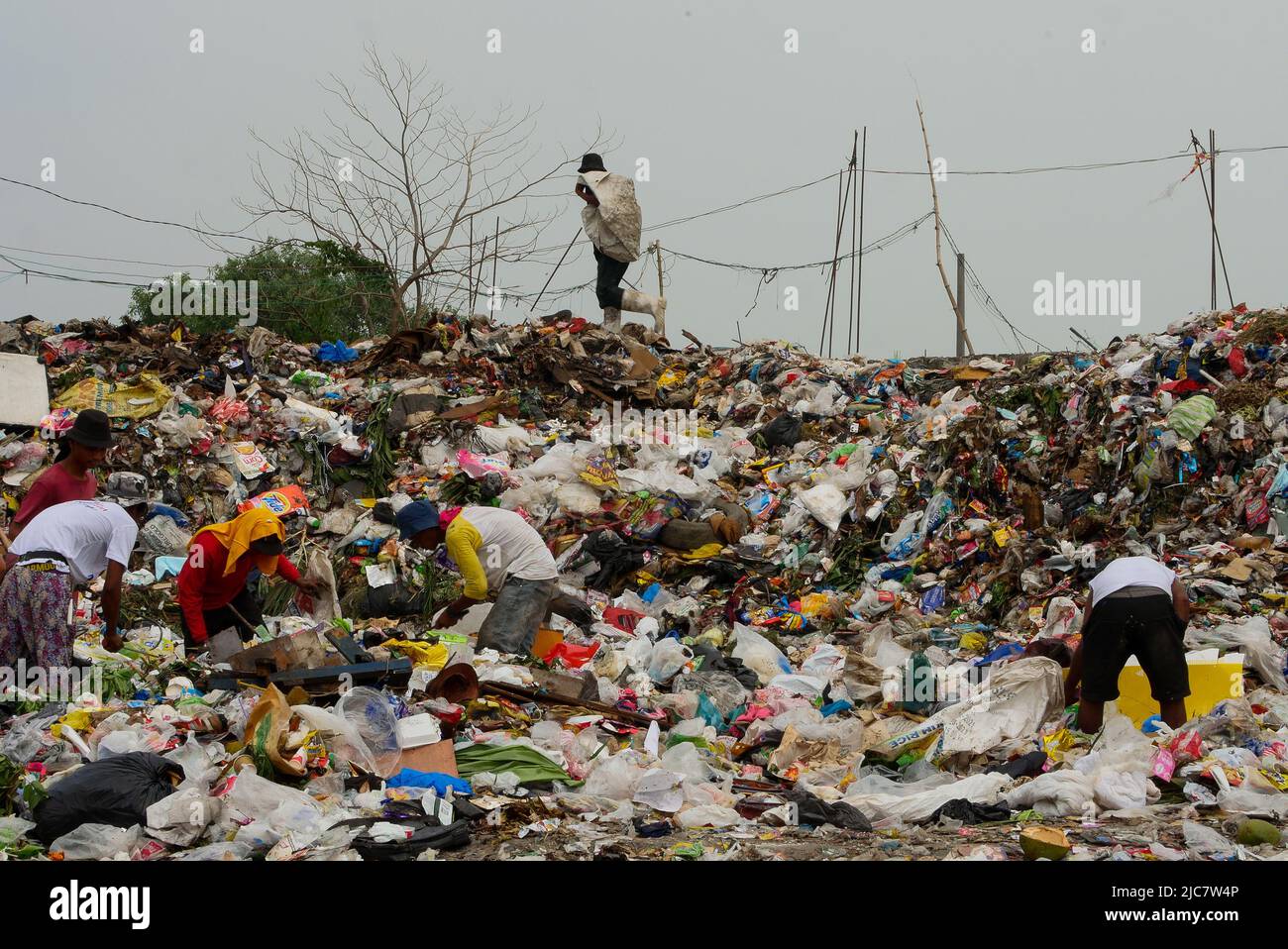 June 8, 2022, Rizal, Philippines: Waste pickers digs through the piles ...