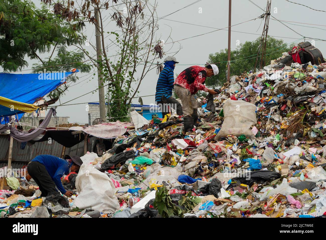 June 8, 2022, Rizal, Philippines: Waste pickers digs through the piles ...