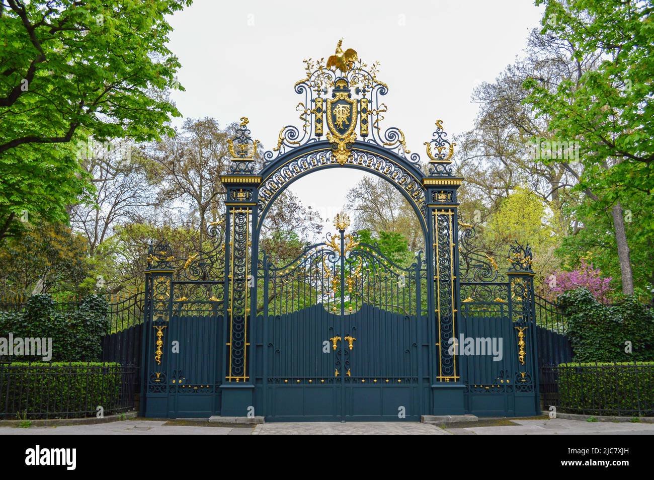 Elegant iron gate entrance hi-res stock photography and images - Alamy