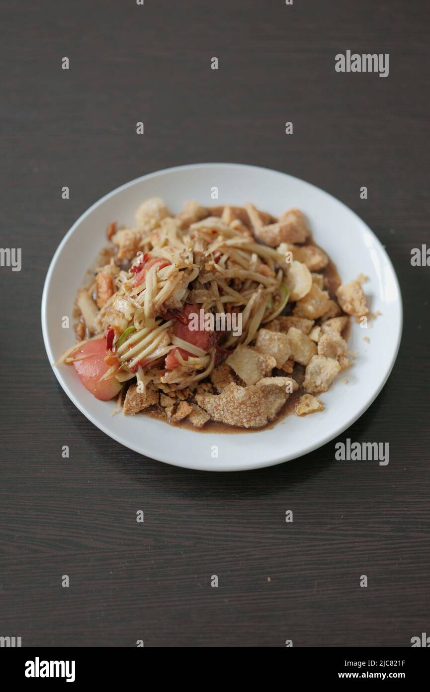 Delicious Som Tam -Thai green papaya salad with green beans, tomatoes ...