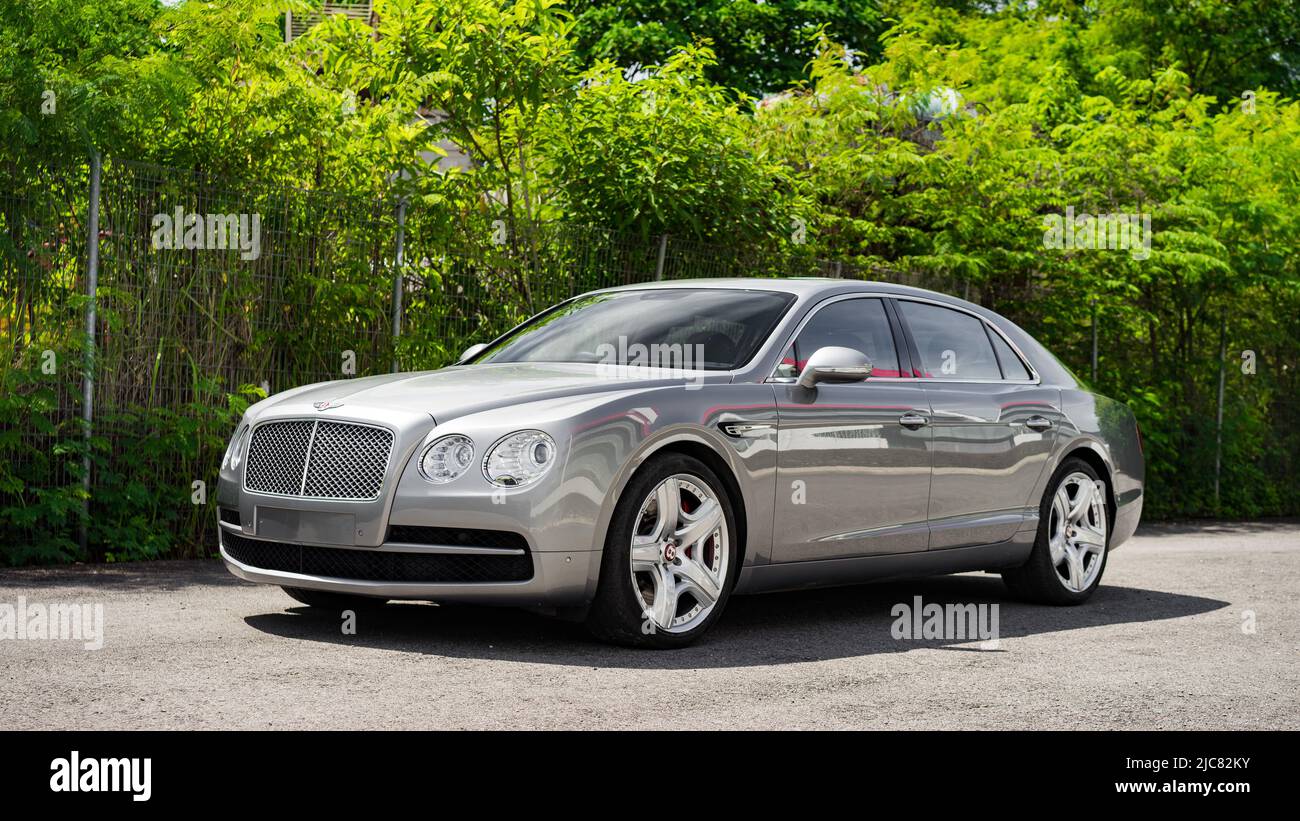 Bentley Flying Spur Stock Photo - Alamy