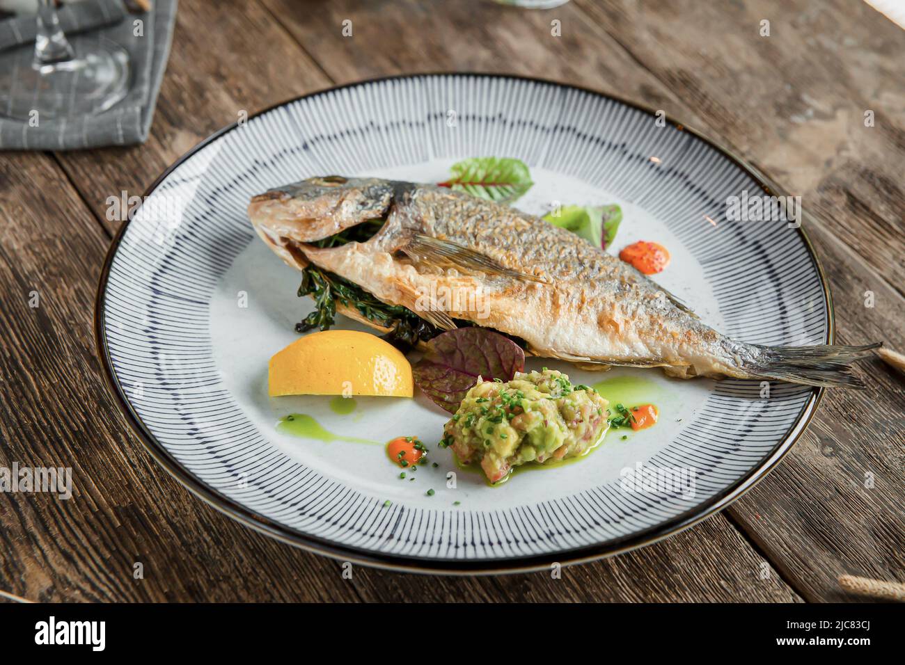 Whole cooked fish plate hi-res stock photography and images - Alamy