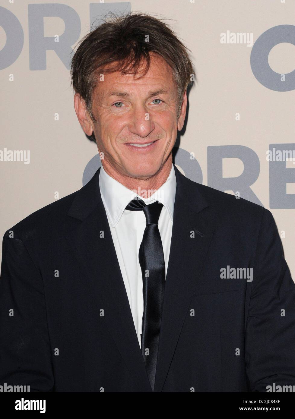 Sean penn core gala hi-res stock photography and images - Alamy