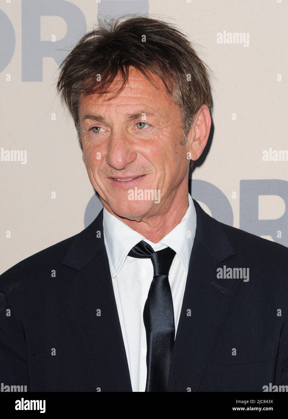 Sean penn core gala hi-res stock photography and images - Alamy