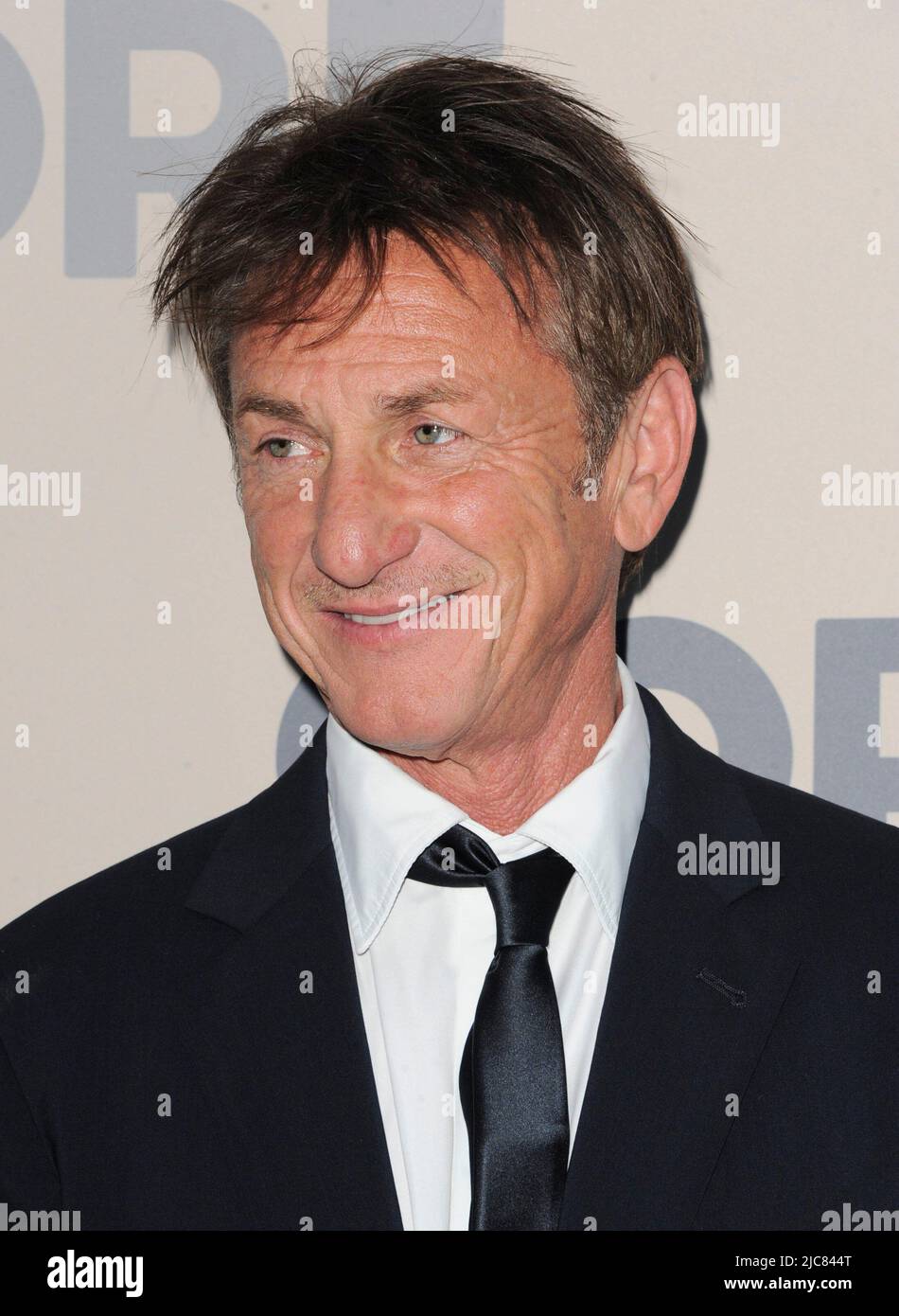 Sean penn core gala hi-res stock photography and images - Alamy