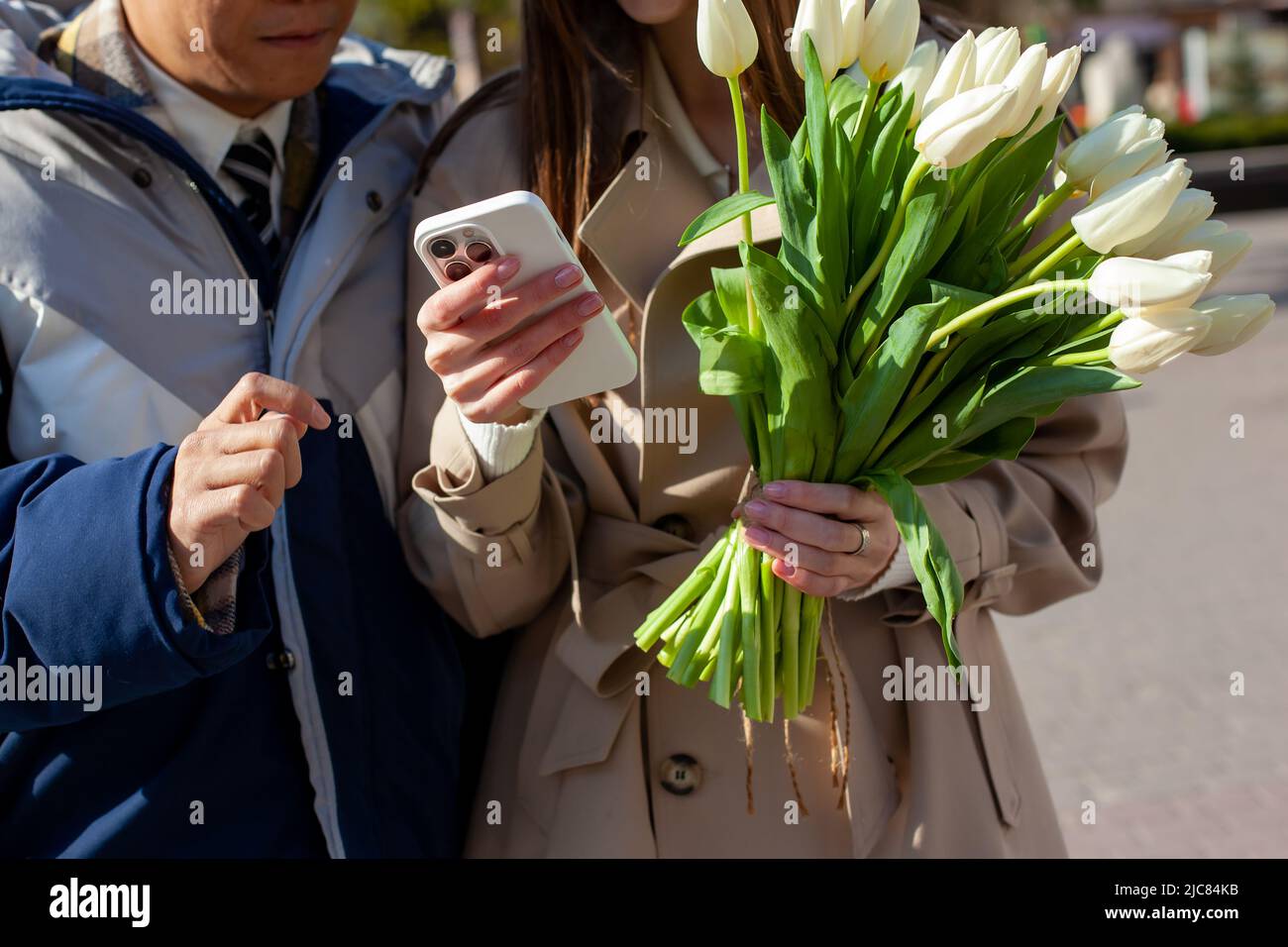 couple looking on phone Stock Photo - Alamy