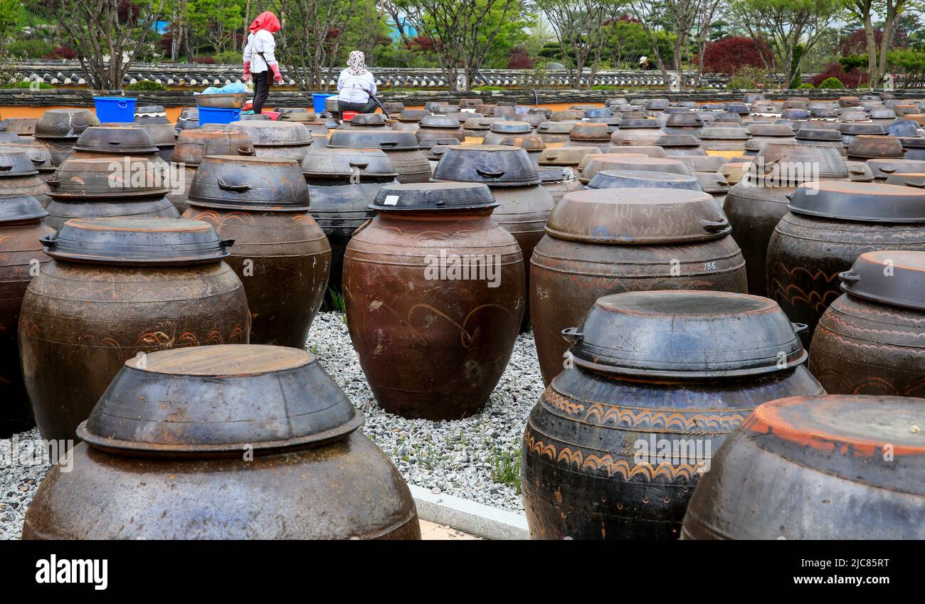 Traditional Korean Onggi (Jangdokdae Stock Photo - Alamy