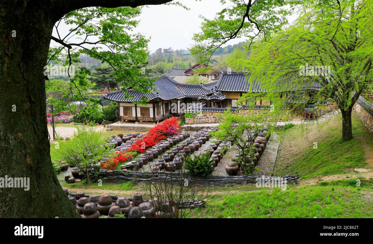 Traditional Korean Onggi (Jangdokdae Stock Photo - Alamy