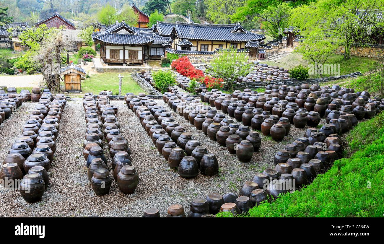 Traditional Korean Onggi (Jangdokdae Stock Photo - Alamy