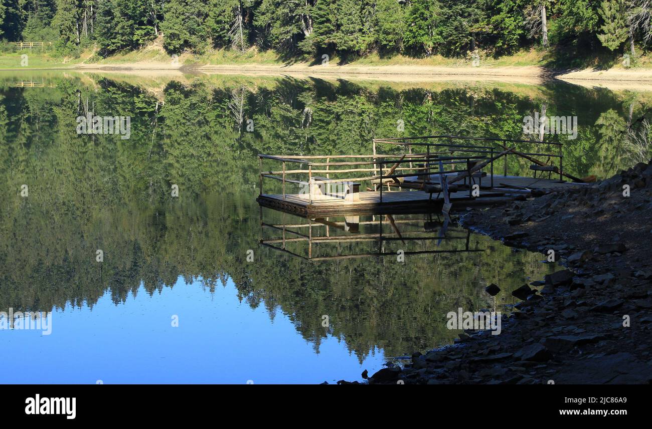 Wooden raft hi-res stock photography and images - Alamy