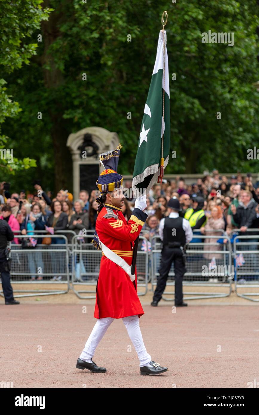 Queen queens guard hi-res stock photography and images - Alamy
