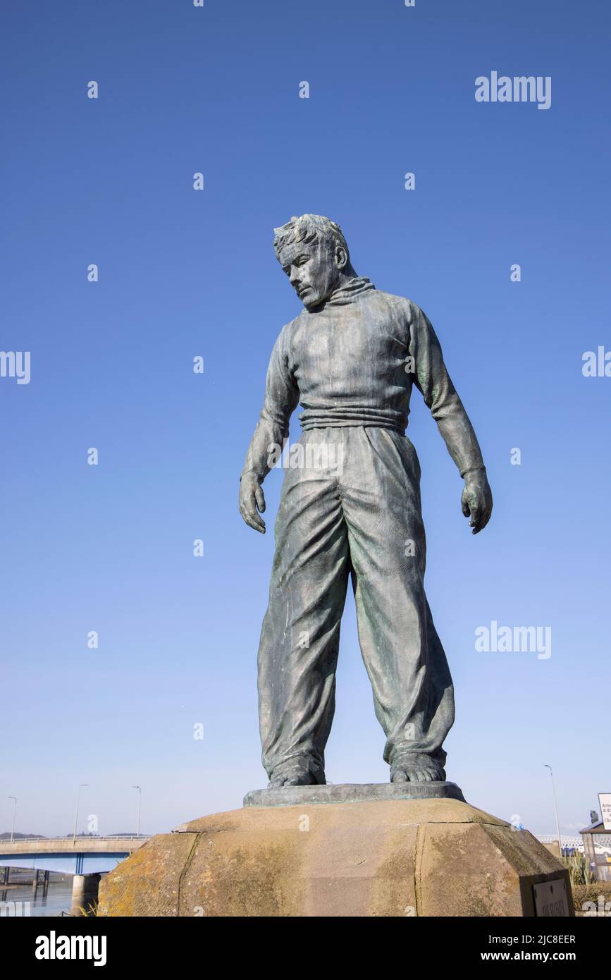 the seafarer statue at the entrance to montrose harbour scotland Stock ...