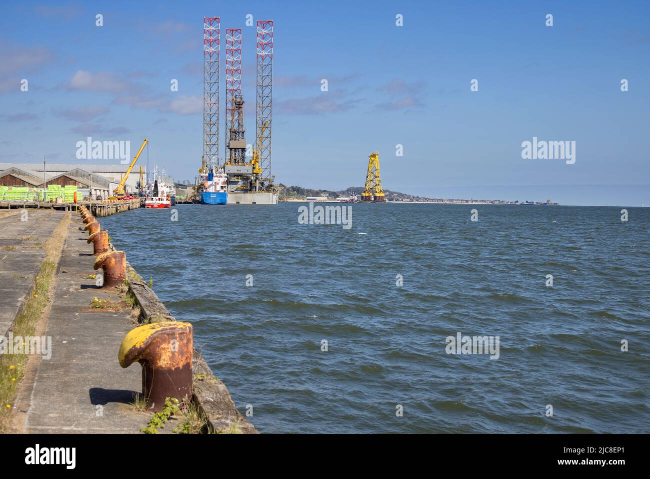 the port of dundee on the river tay scotland Stock Photo - Alamy