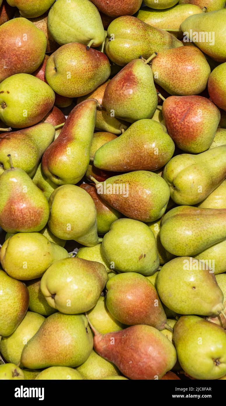 10 June 2022, Baden-Wuerttemberg, Rottweil: Pears are for sale in an ...