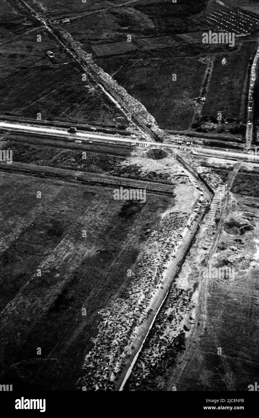 Ukraine tank winter Black and White Stock Photos & Images - Alamy