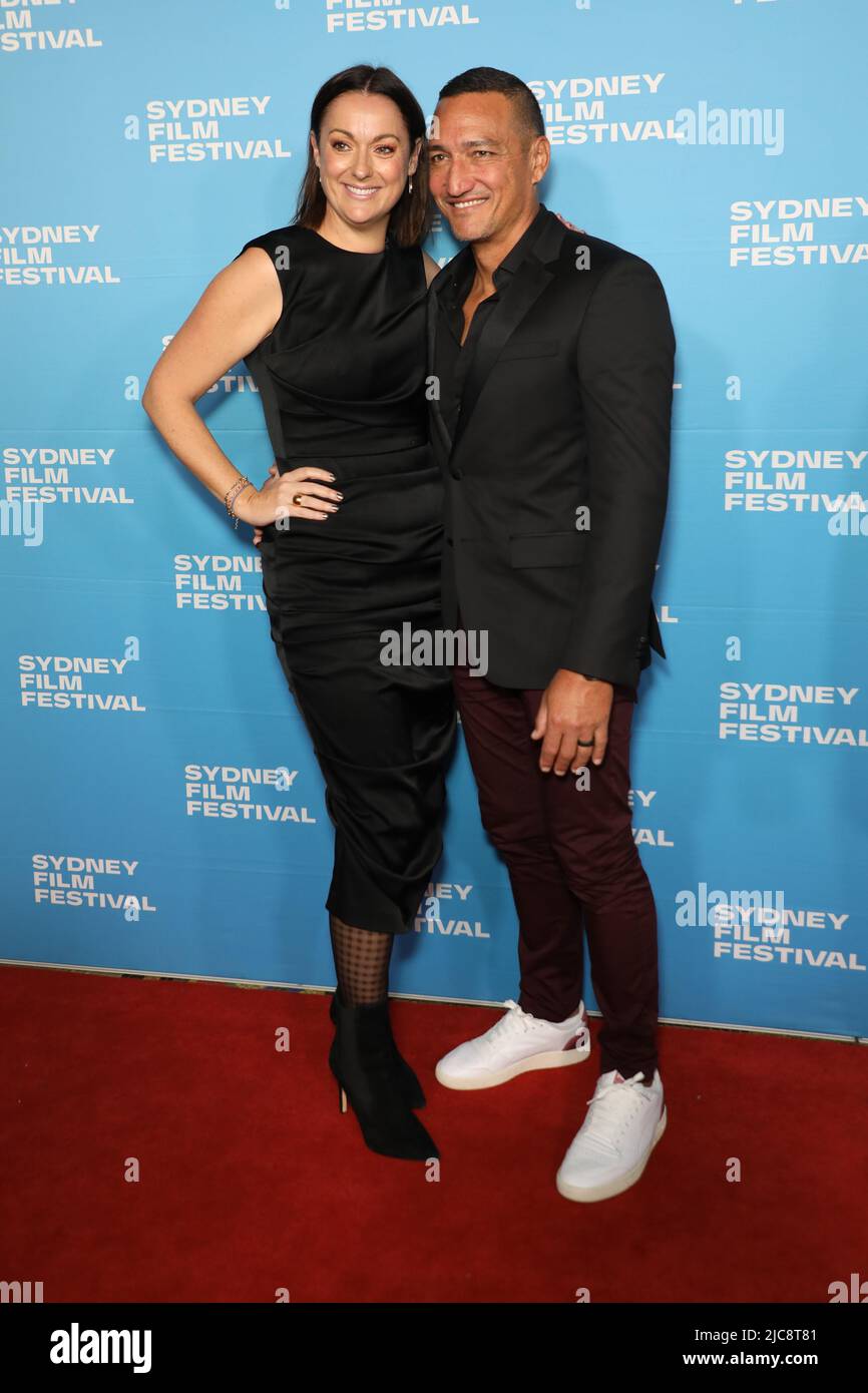 Api robin hi-res stock photography and images - Alamy