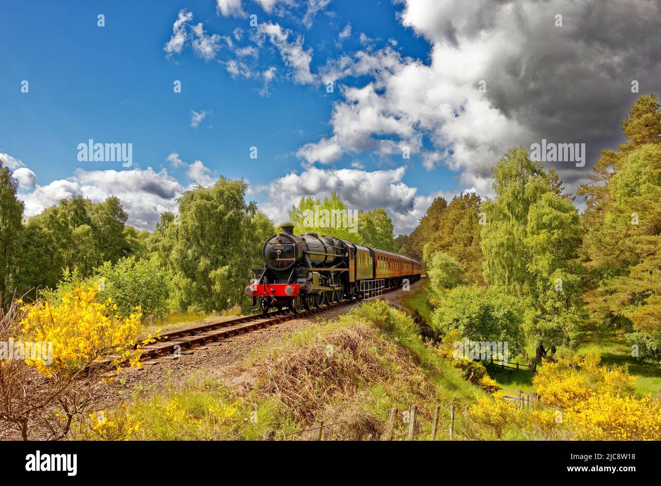STRATHSPEY RAILWAY THE STEAM TRAIN 5025 EN ROUTE TO BOAT OF GARTEN FROM ...