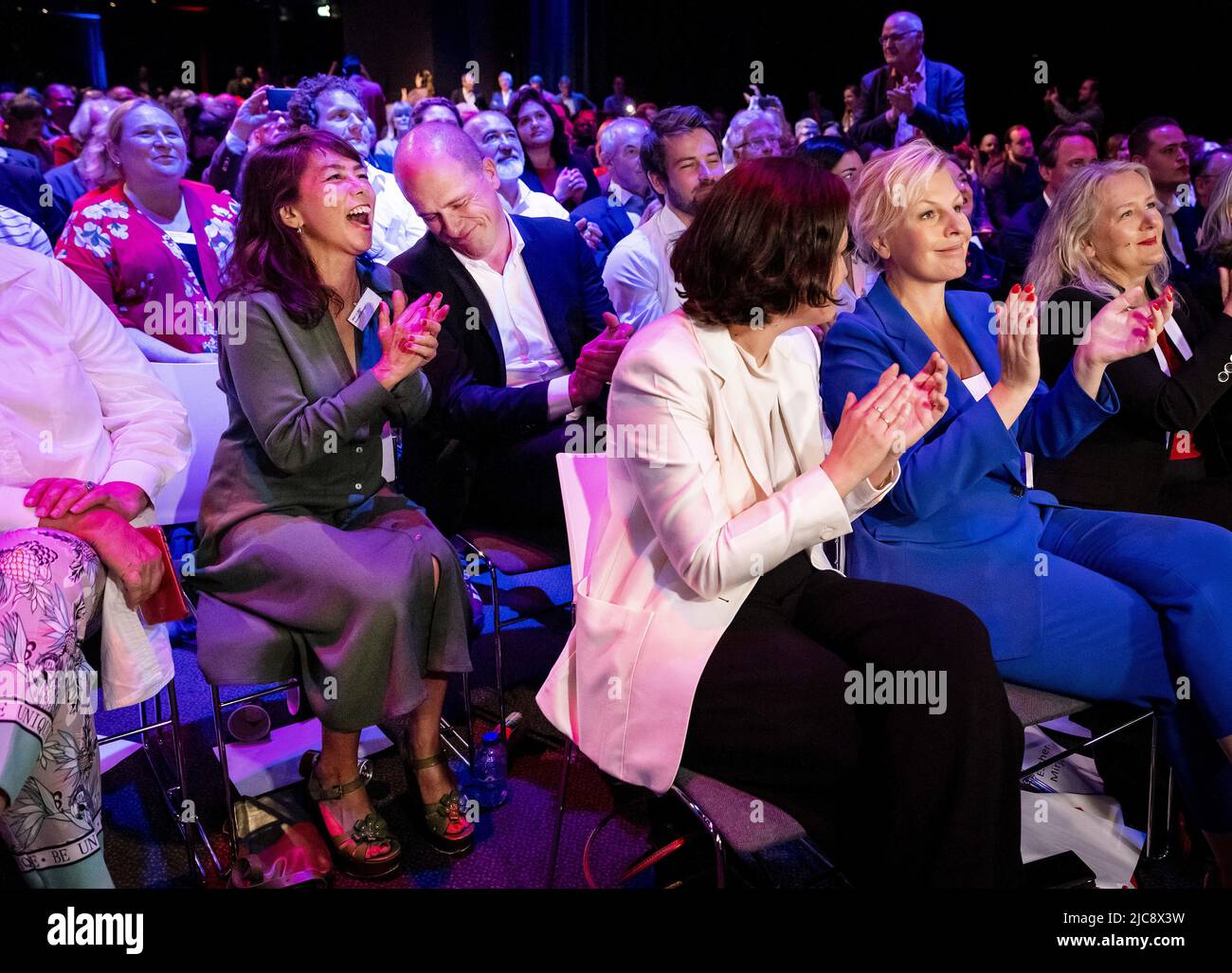 Left wing vos hi-res stock photography and images - Alamy