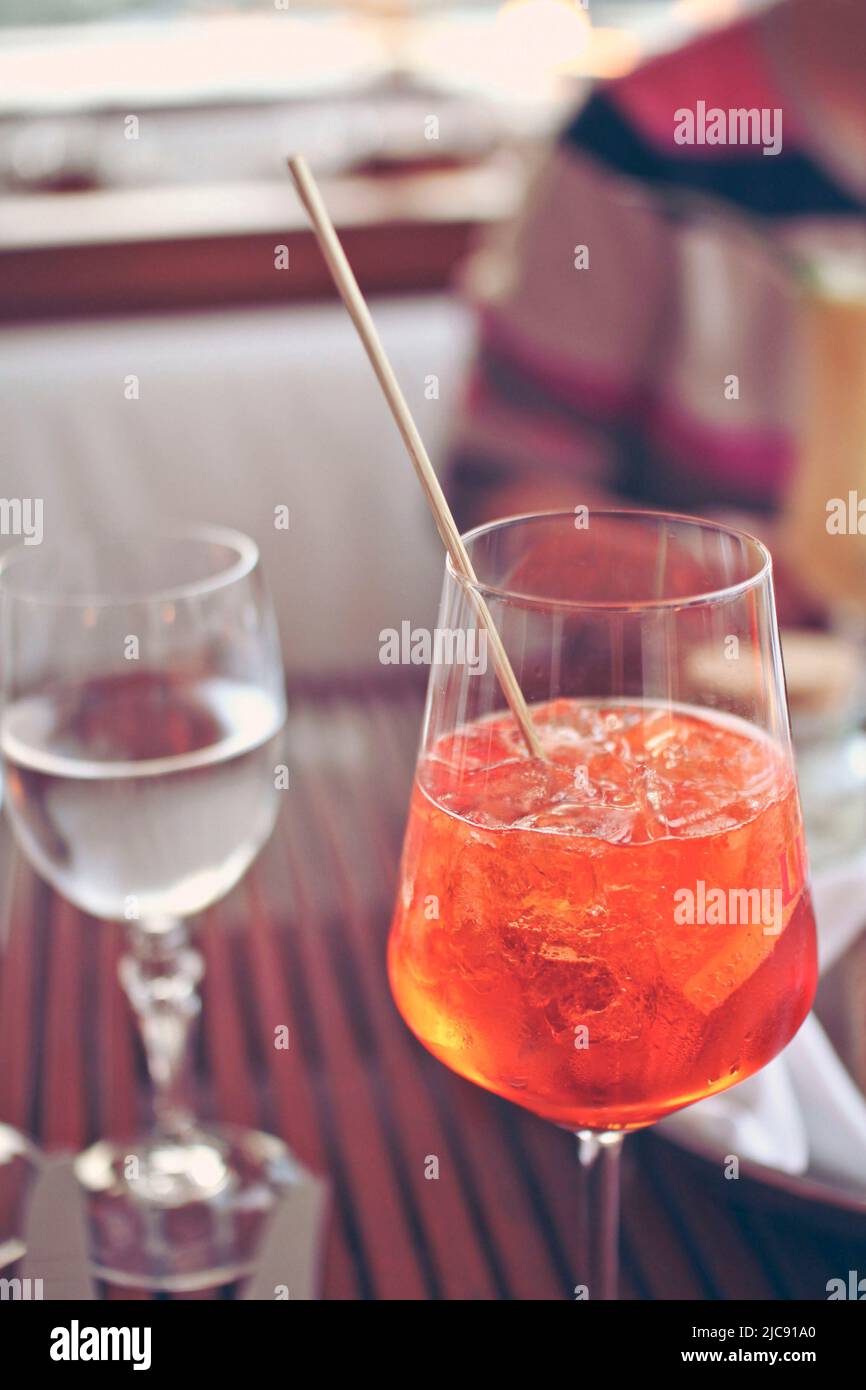 Glas aperol spritz hi-res stock photography and images - Alamy