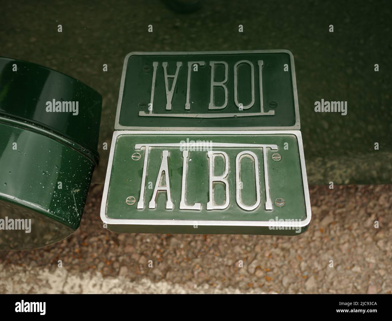 Foot logo icon hi-res stock photography and images - Alamy