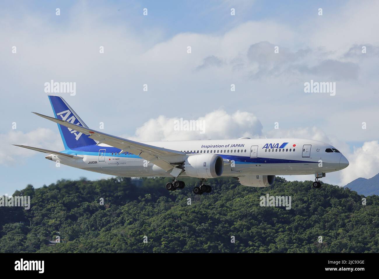 JA808A All Nippon Airways Boeing 787-8 Dreamliner is landing to Taipei ...