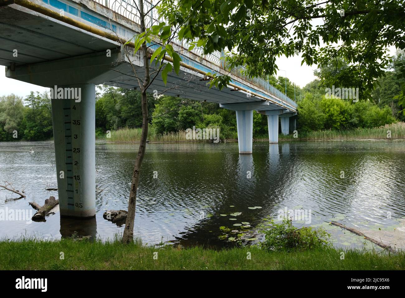 View of Old blue Bridge across Still Waters of River Stock Photo - Alamy