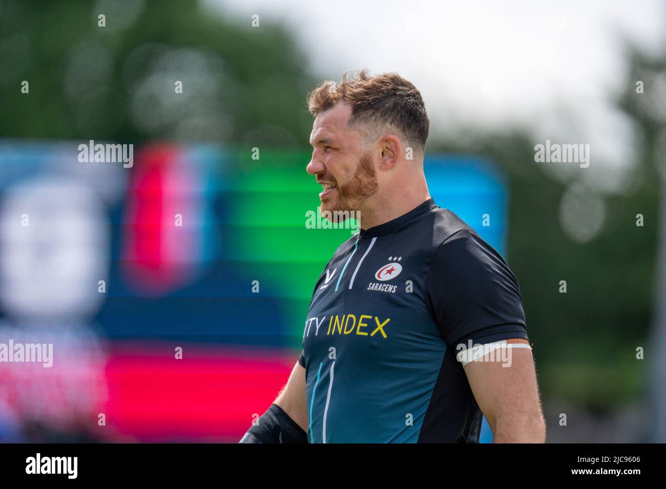 Tim Swinson #5 of Saracens warming up Stock Photo - Alamy