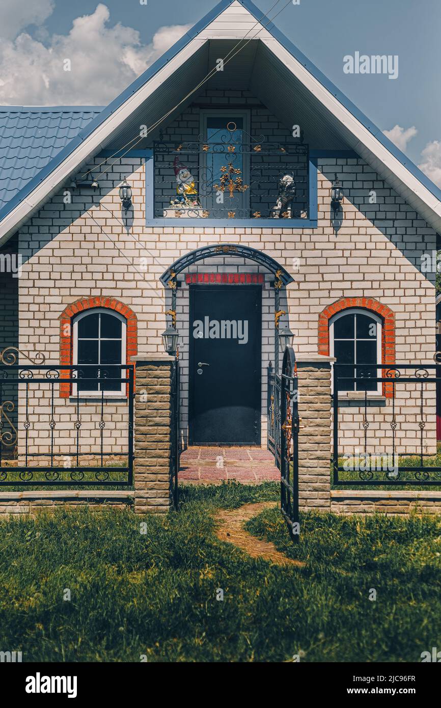 Two story store front hi-res stock photography and images - Alamy