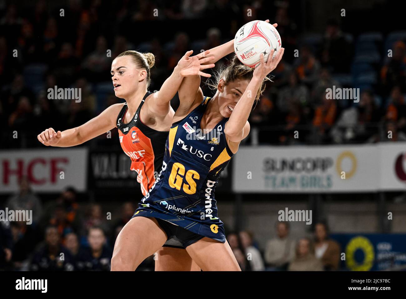 Super netball lightning giants hi-res stock photography and images - Alamy