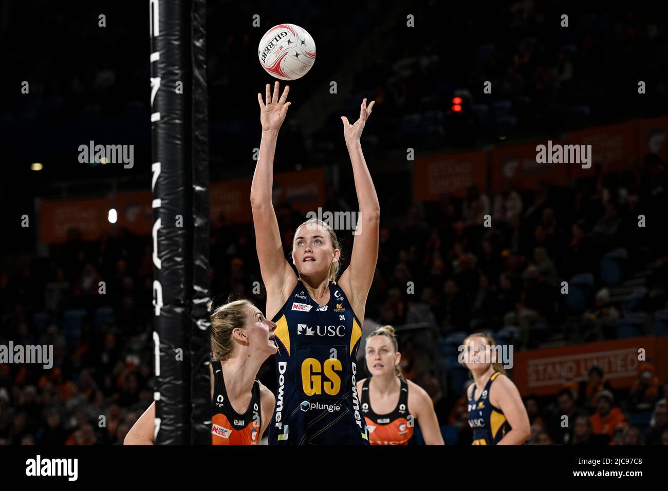 Super netball lightning giants hi-res stock photography and images - Alamy