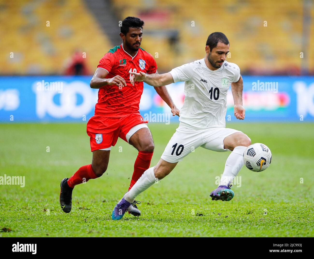 Tagayev Elman (R) of Turkmenistan and Md Rimon Hossain (L) of ...