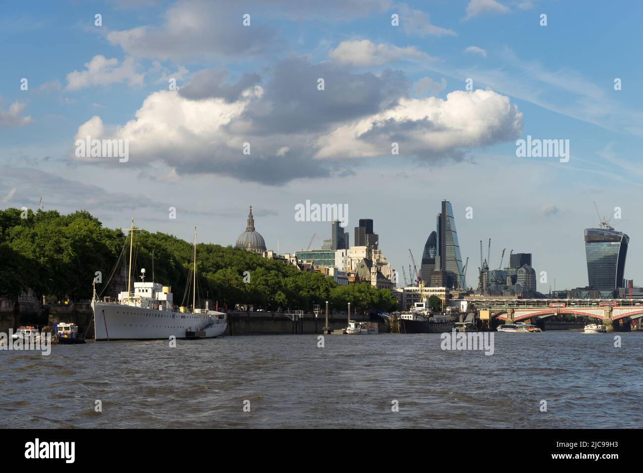 Floating Restaurant and Bar on the River Thames Stock Photo - Alamy