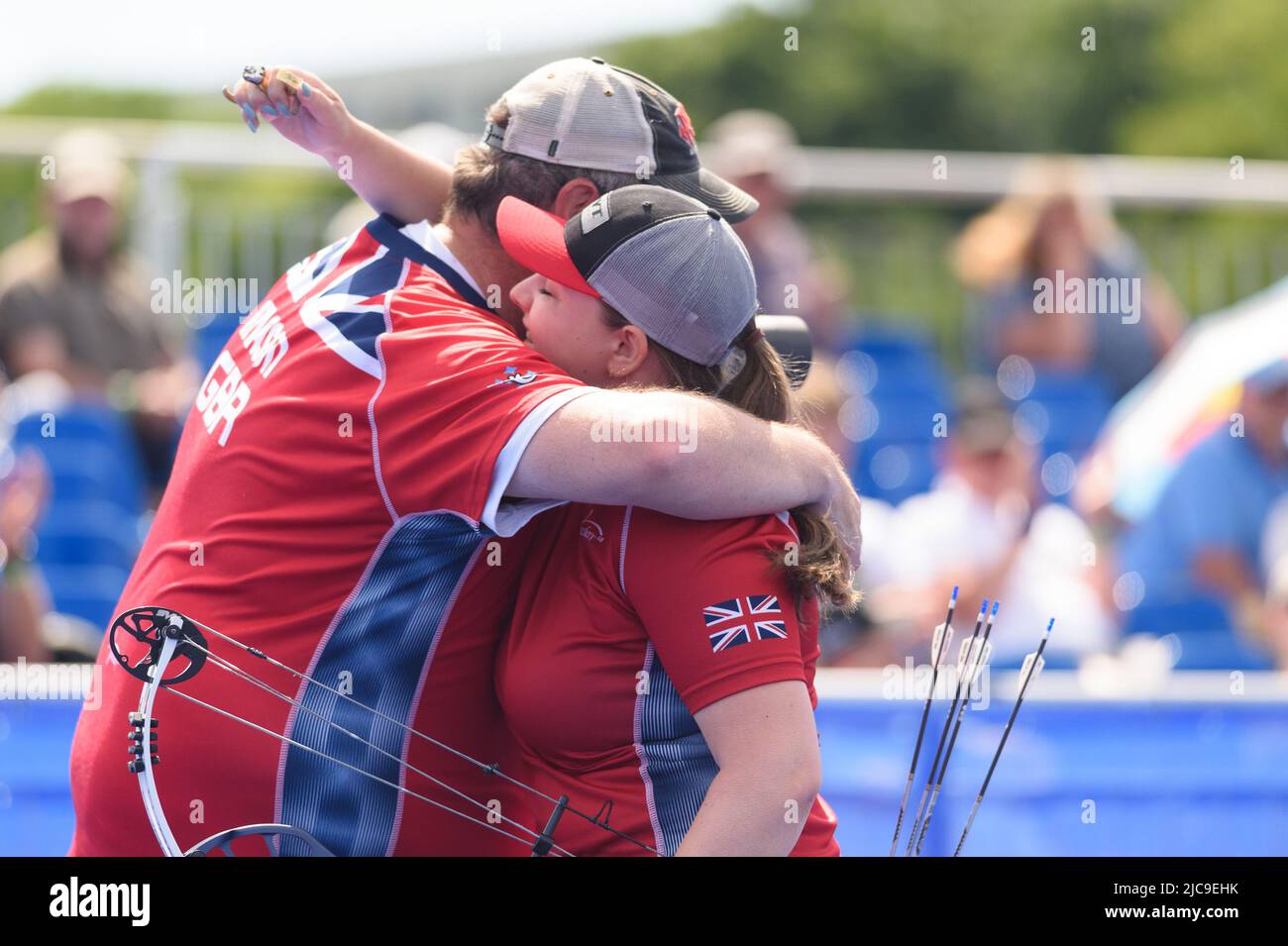 Isabelle Carpenter (Compound Women Great Britain) and her coach during ...