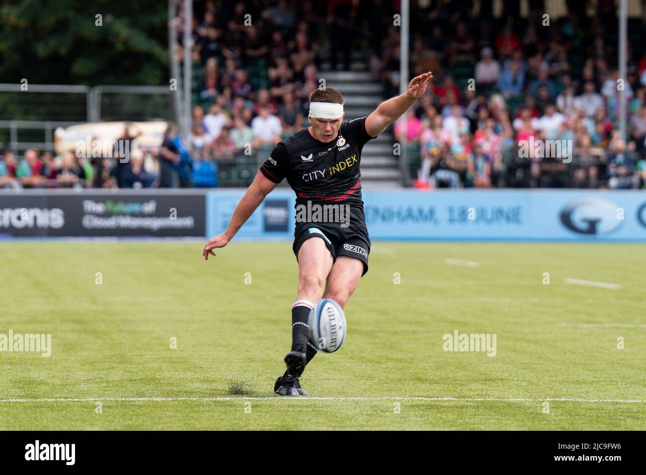 Owen farrell saracens harlequins hi-res stock photography and images ...