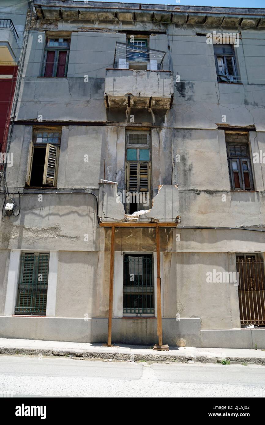 colorful run down houses in havana Stock Photo - Alamy