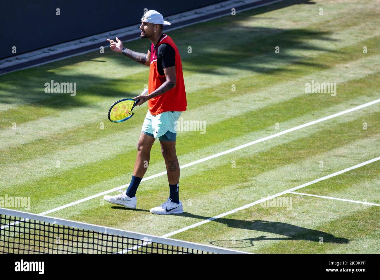 Broken tennis racket hi-res stock photography and images - Alamy