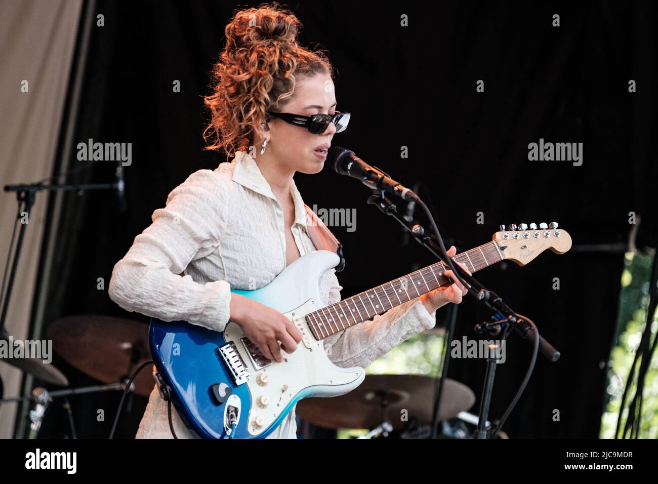 Nilufer yanya singer hi-res stock photography and images - Alamy